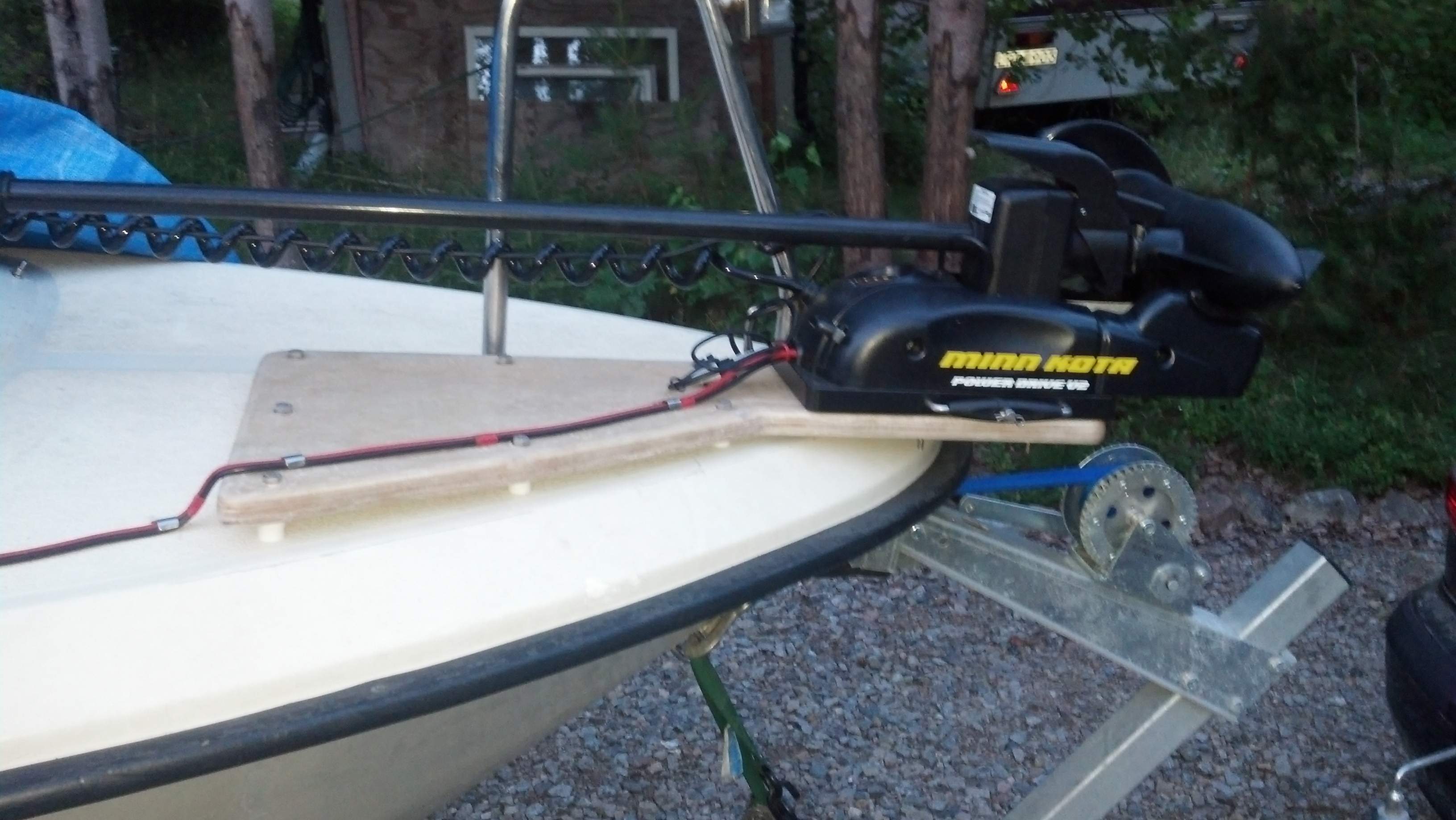 Frontmonterad elmotor på en crescent 434 - Fiskesnack.com - För oss ...